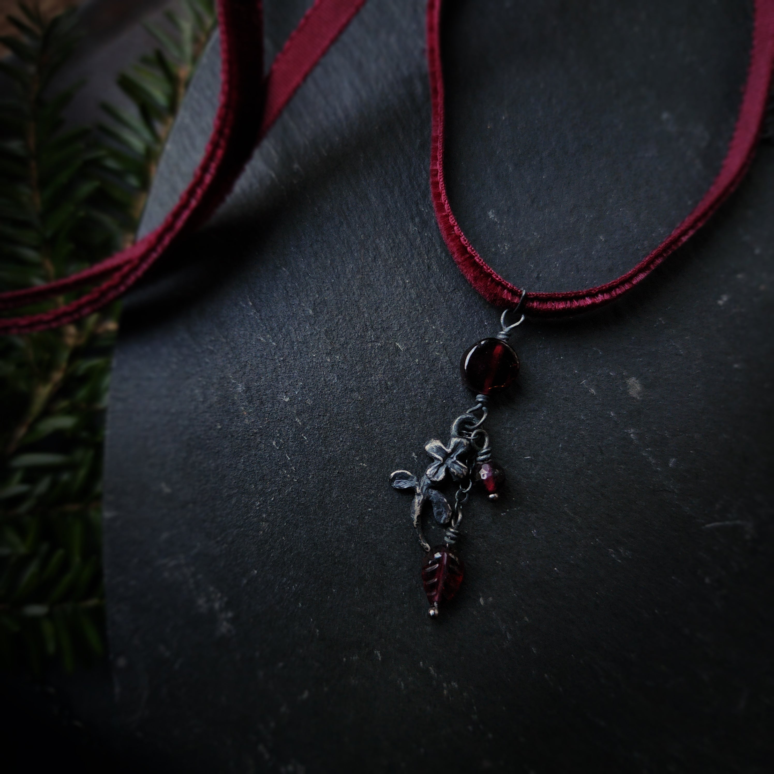 joyeux mille-fleur garnet choker/circlet – Parrish Relics