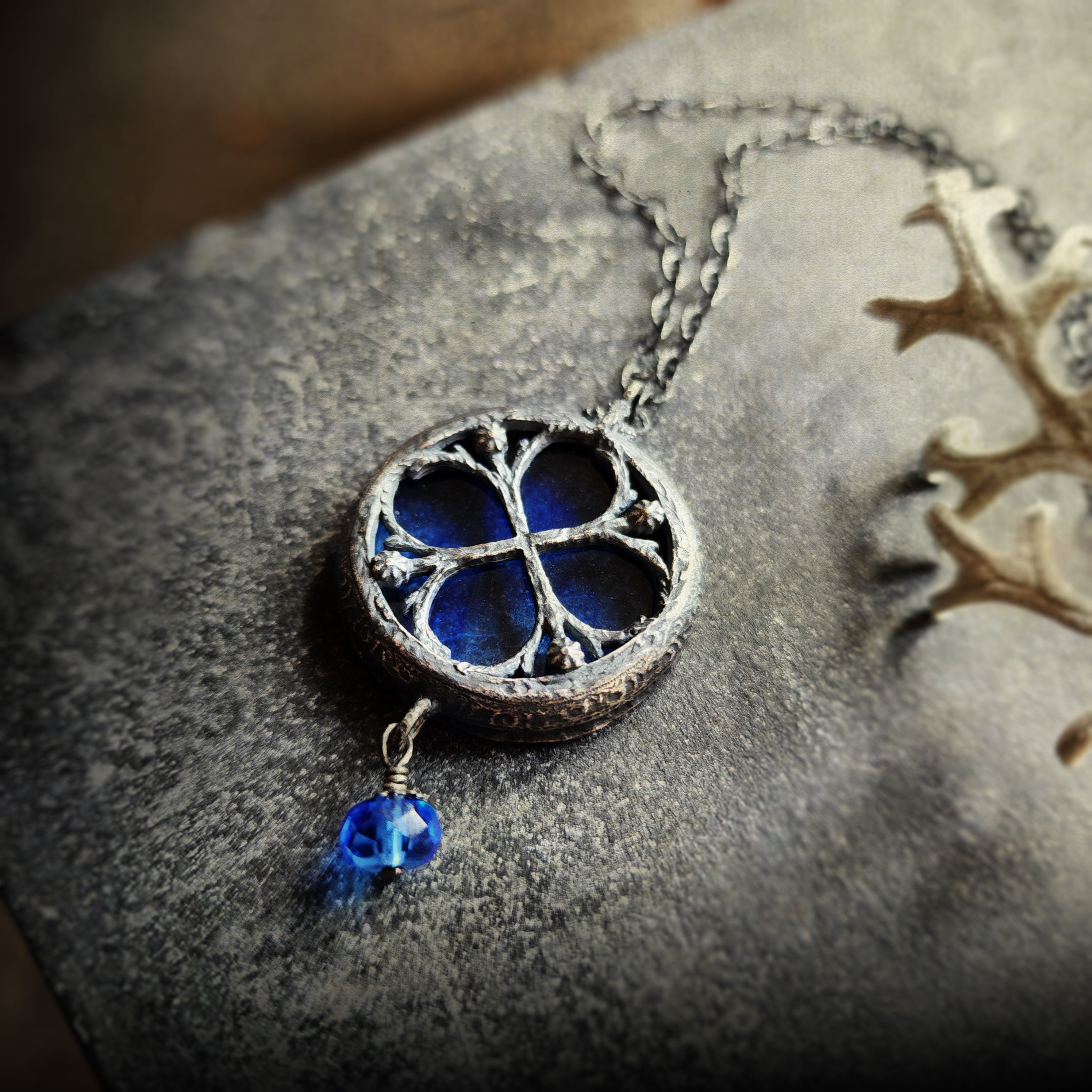 desiderium - floriated clover miracle window amulet – Parrish Relics