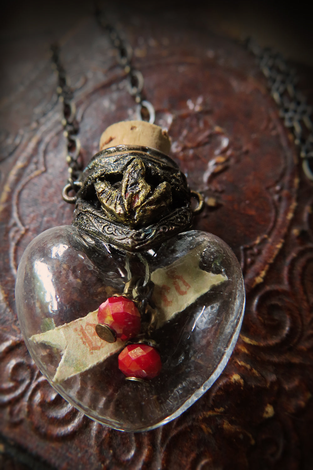 Beloved Sacred Heart Vessel Amulet – Parrish Relics