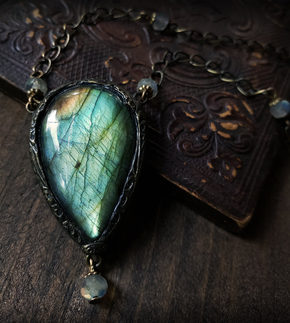 The Faire Serena ~ Labradorite Amulet – Parrish Relics