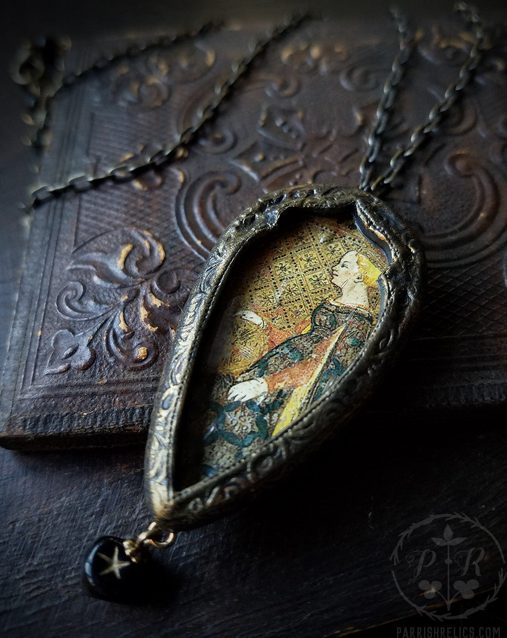 Queen of Cups ~ Gothic Arch Pictorial Shrine Amulet – Parrish Relics